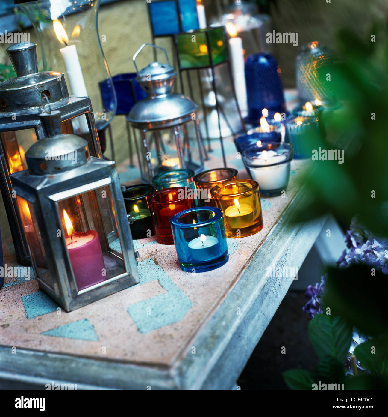 Lit candles lanterns hi-res stock photography and images - Alamy