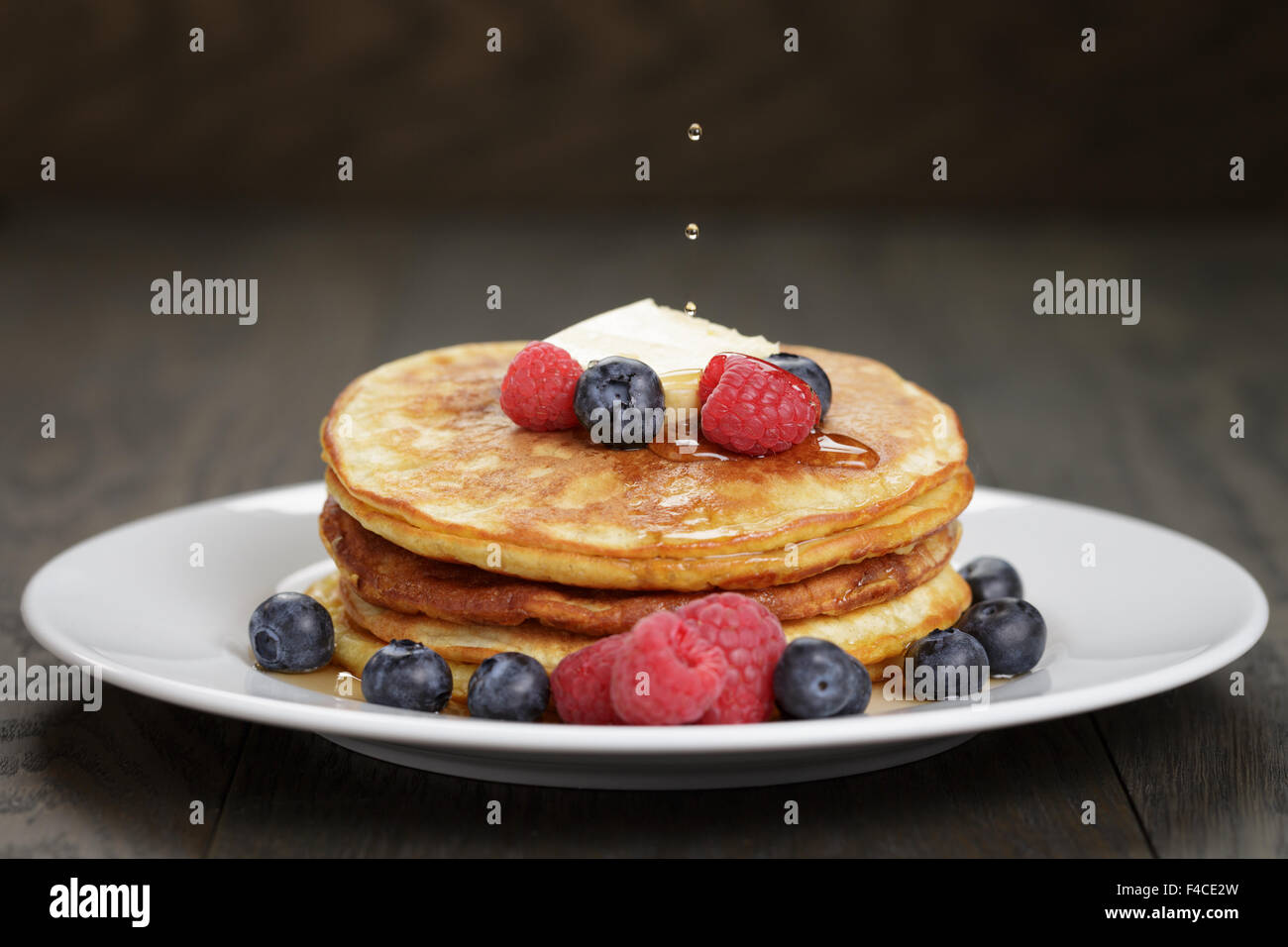 Pancakes with raspberry, blueberry and maple syrup Stock Photo - Alamy