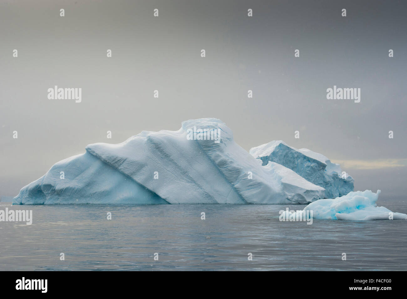Iceberg falling antarctica hi-res stock photography and images - Alamy