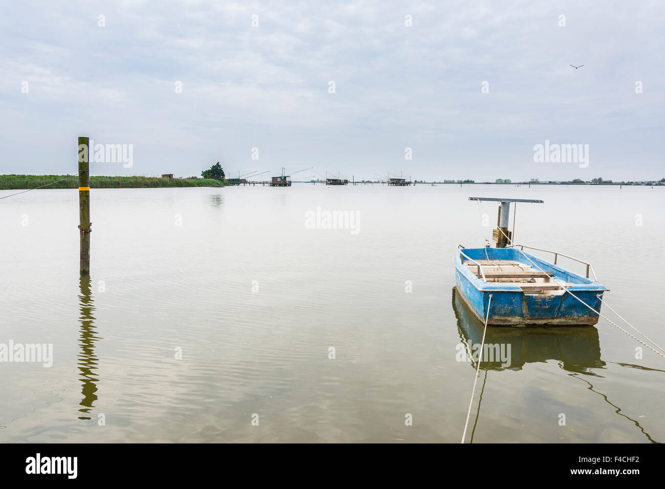 Fishing boat abandoned seashore hi-res stock photography and images - Alamy
