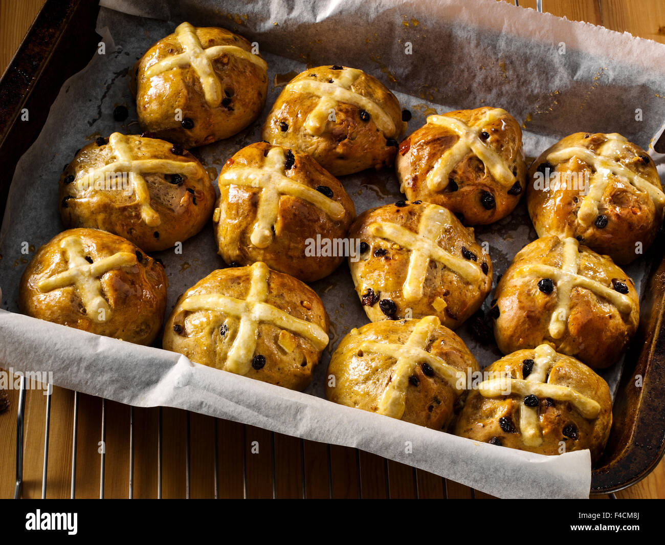Oven baked hot cross buns hi-res stock photography and images - Alamy