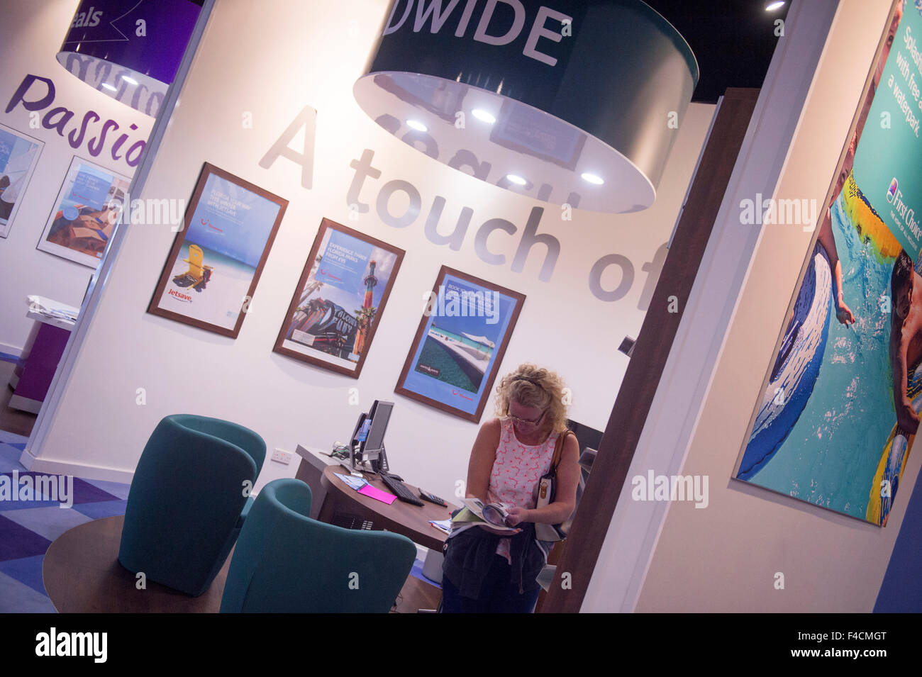 thomson holiday superstore GV's , retail units and shoppers at Forster ...