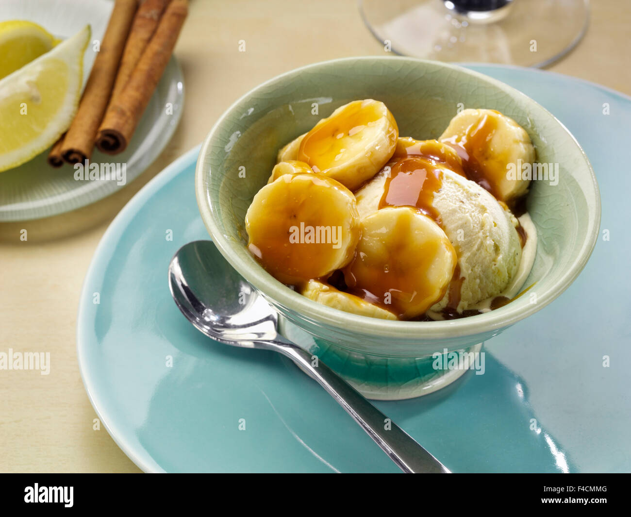 Bananas foster hi-res stock photography and images - Alamy
