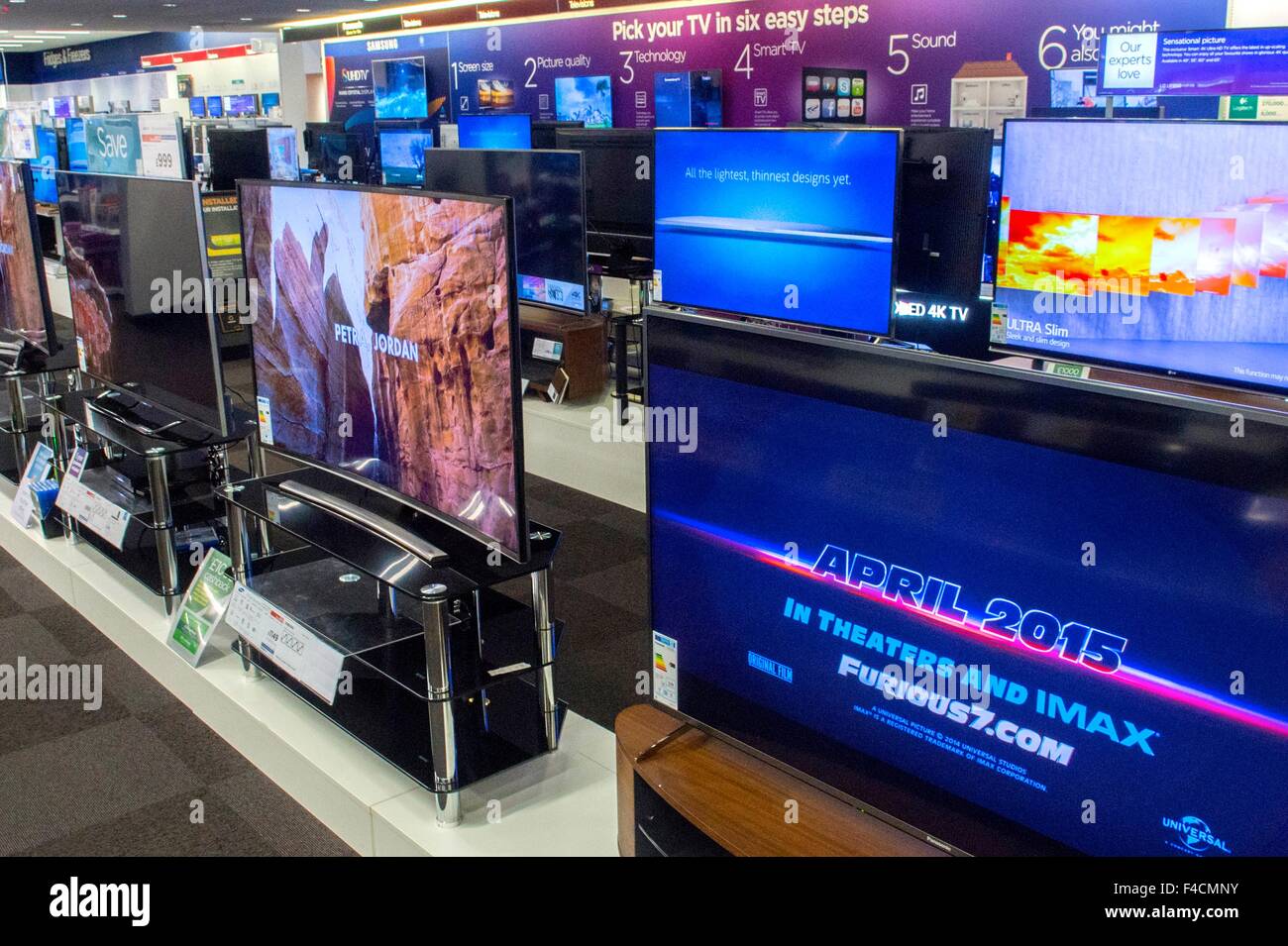 Tv showroom hi-res stock photography and images - Alamy