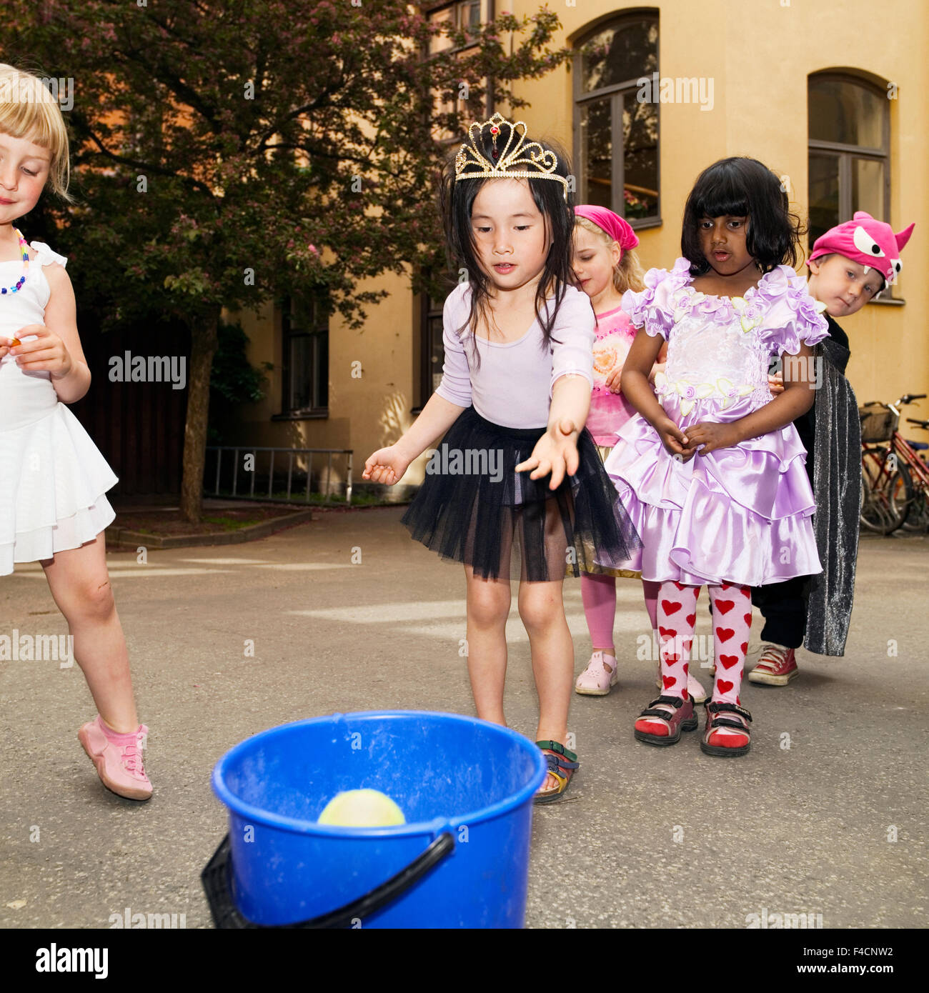 Children playing party hi-res stock photography and images - Alamy