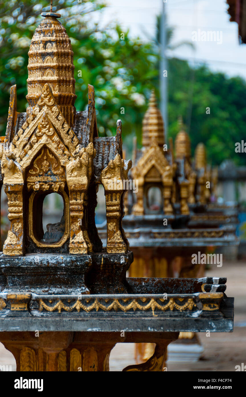 Gold temple hi-res stock photography and images - Alamy