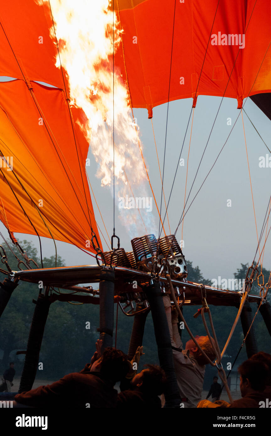 Fire basket hi-res stock photography and images - Alamy