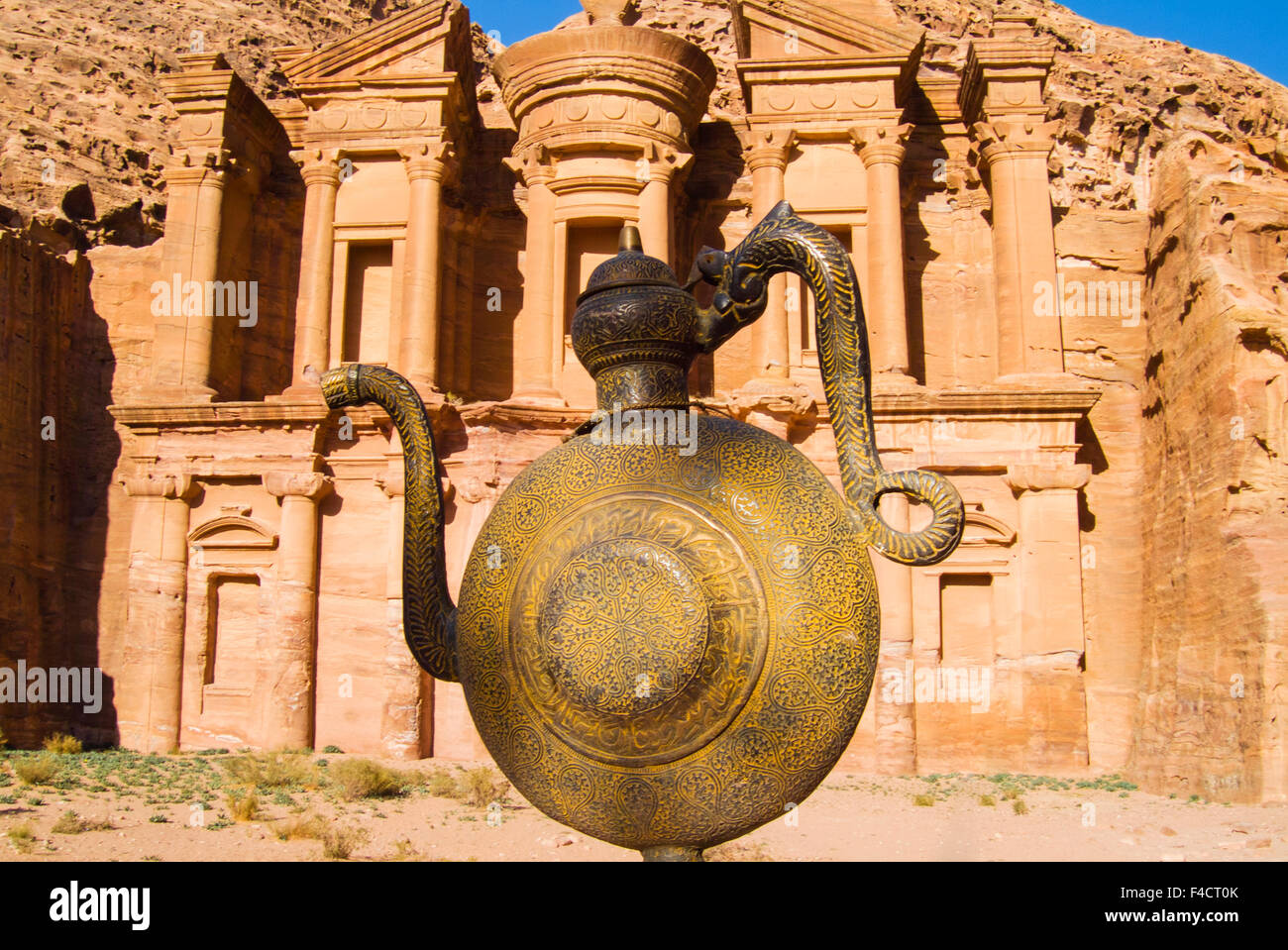 Ancient petra vase hi-res stock photography and images - Alamy