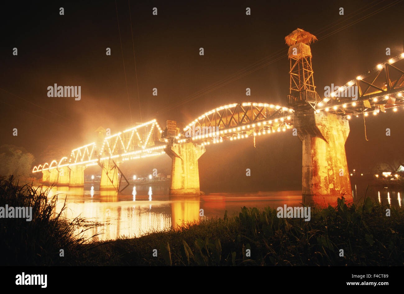 Thailand, Kanchanaburi, bridge over the river Kwai (Khwae Yai River ...