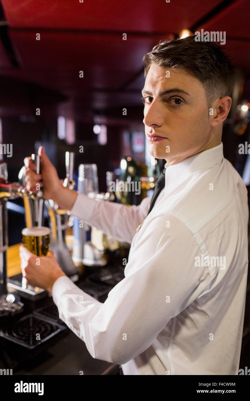 Barkeeper pulling pint beer hi-res stock photography and images - Alamy