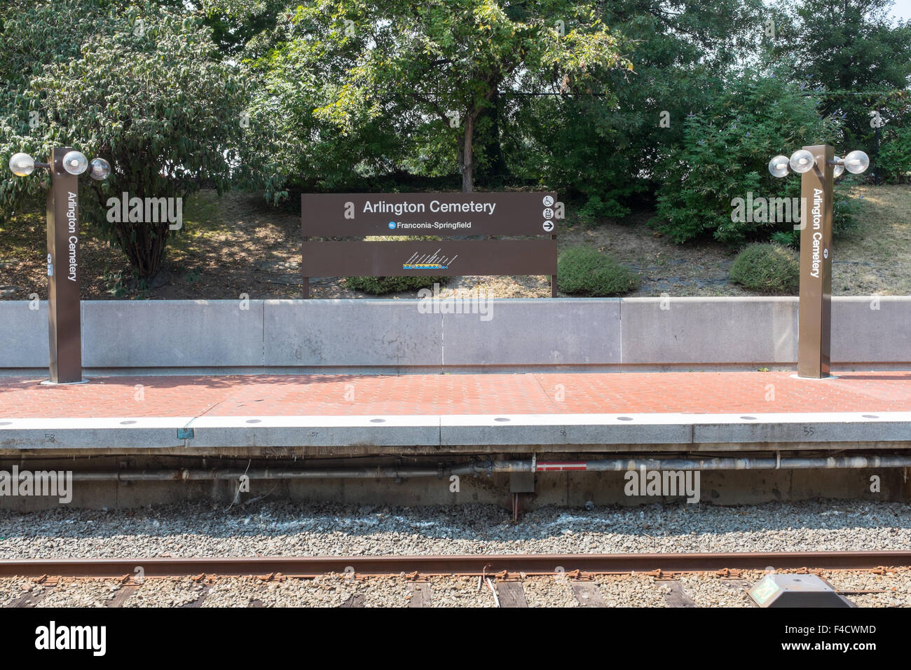 Arlington Cemetery Metro station Stock Photo - Alamy
