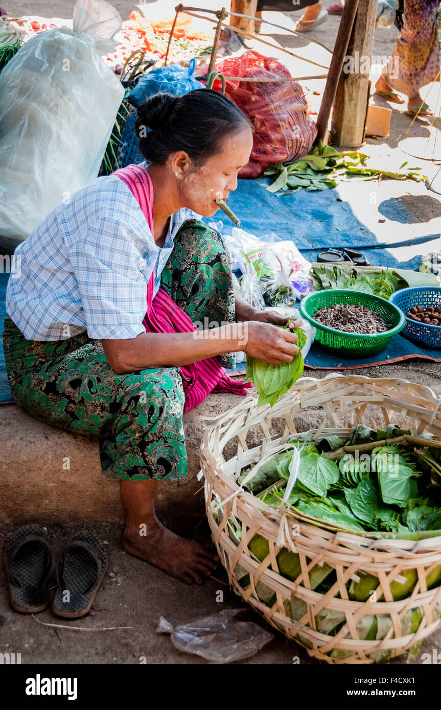 Woman and local vegetable market hi-res stock photography and images ...