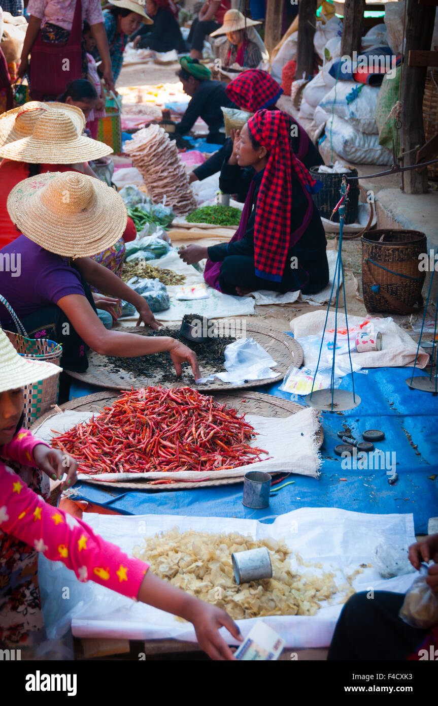 Old stuff market hi-res stock photography and images - Alamy