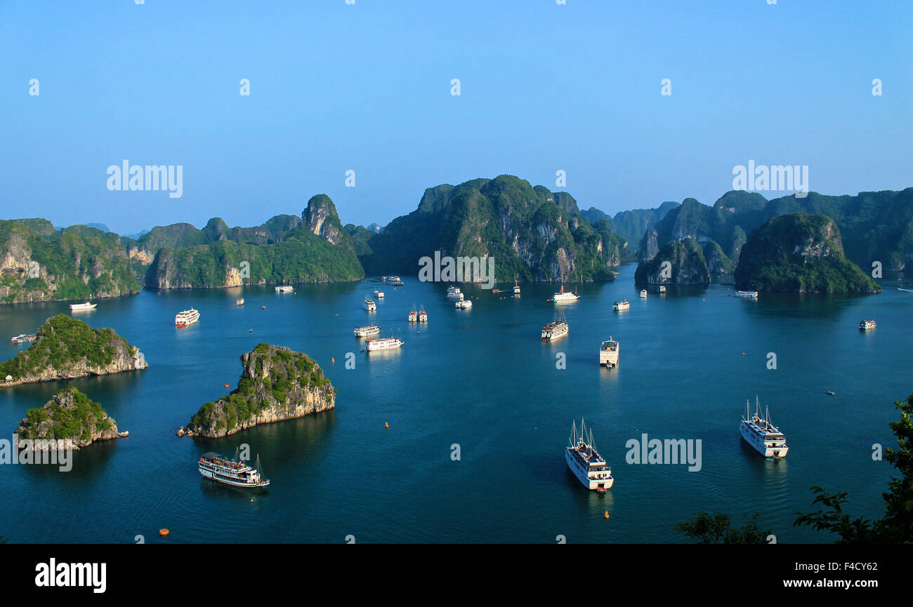 Ha long bay hi-res stock photography and images - Alamy