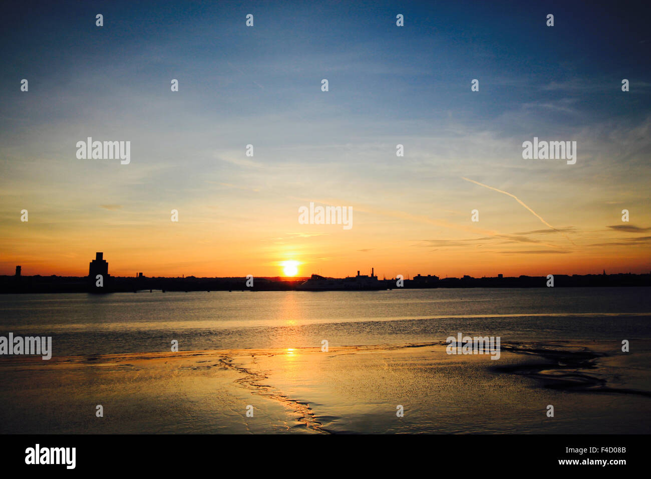 Liverpool sunset hi-res stock photography and images - Alamy