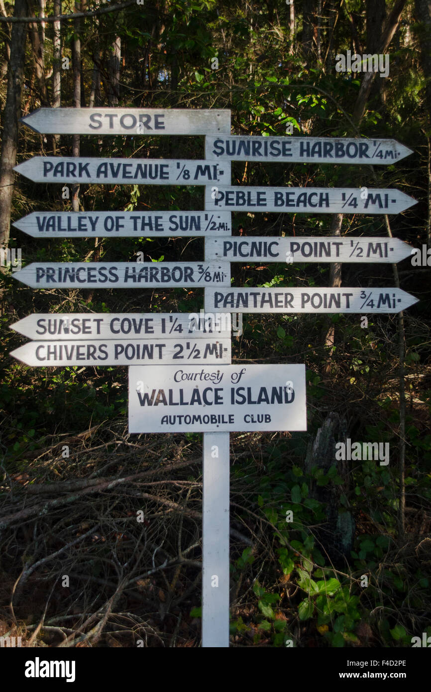 Wallace Island Trail Sign, Wallace Island, Gulf Islands National Park ...