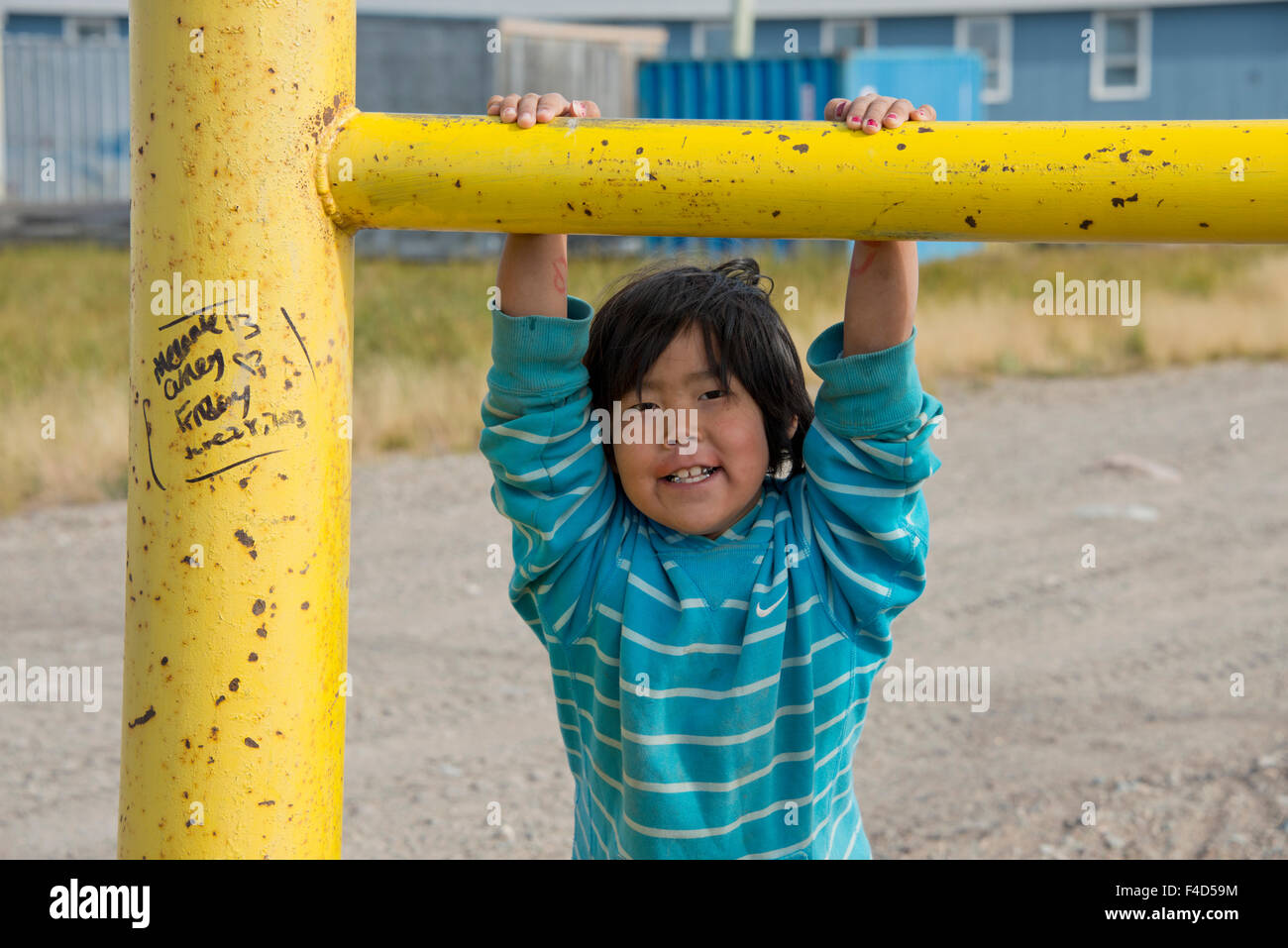 Canada children playing inuit hi-res stock photography and images - Alamy