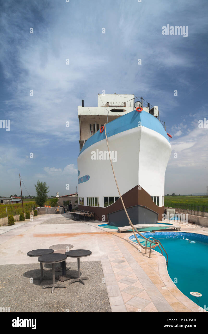 Boat shaped house hi-res stock photography and images - Alamy