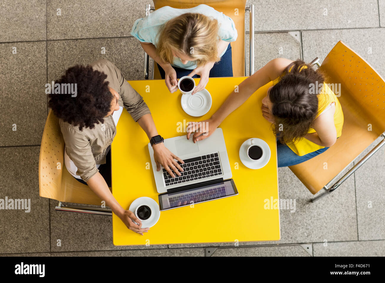 Students using laptop in the cafe Stock Photo - Alamy