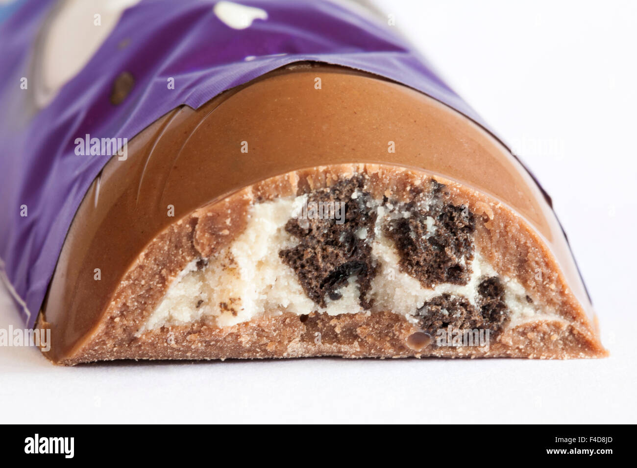 Bar of cadbury dairy milk oreo chocolate bar hi-res stock photography ...