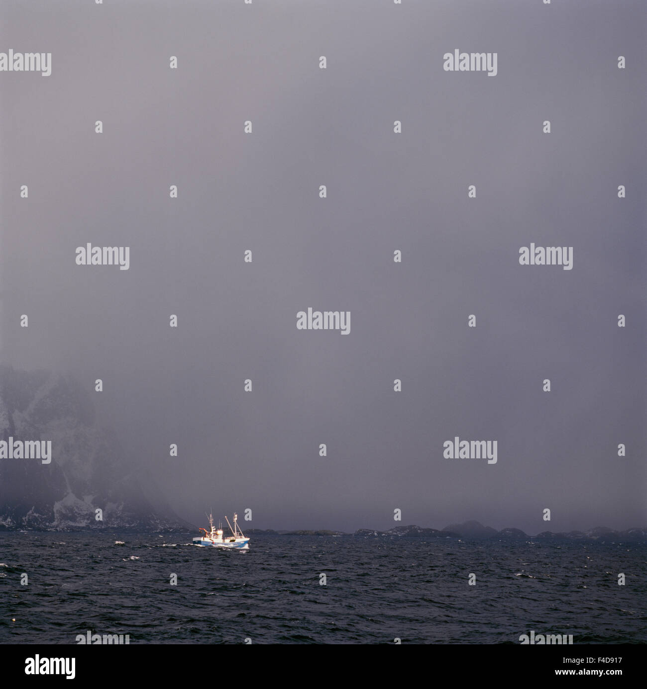Bad weather sailing hi-res stock photography and images - Alamy