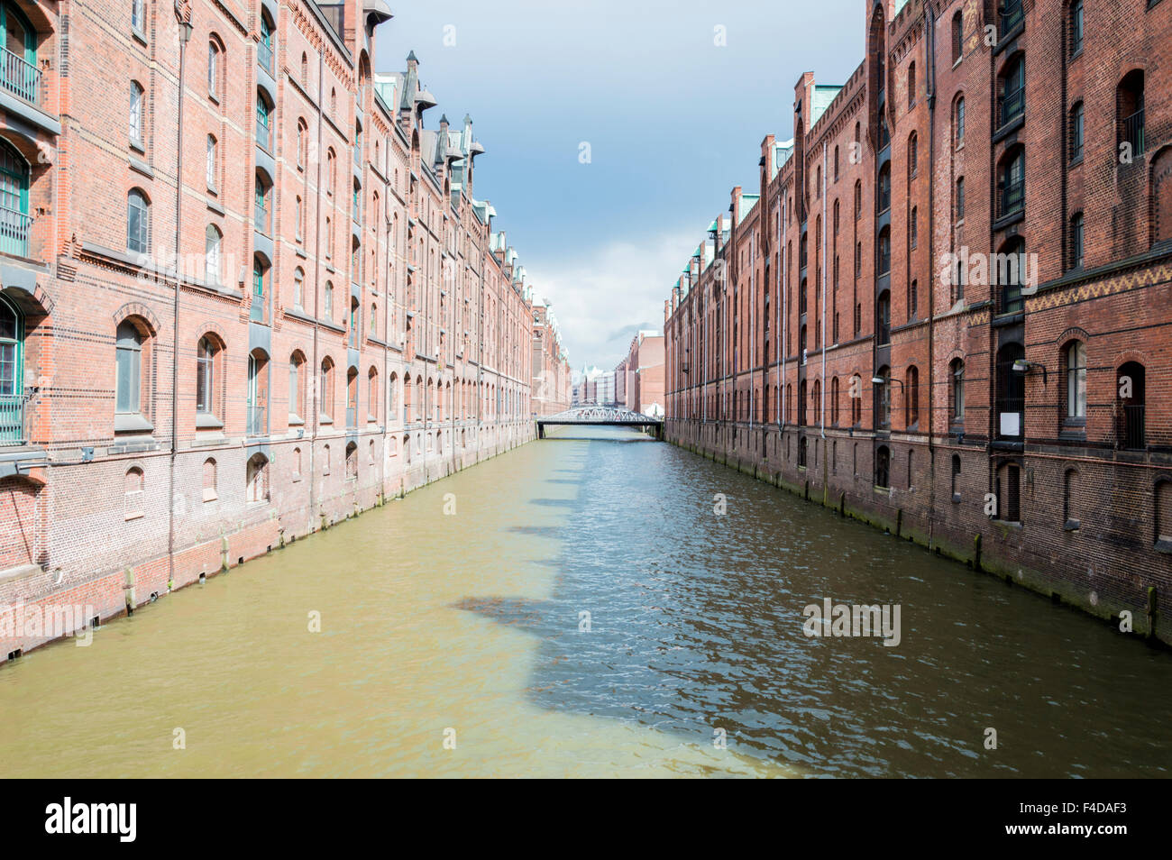 Hamburg river hi-res stock photography and images - Alamy