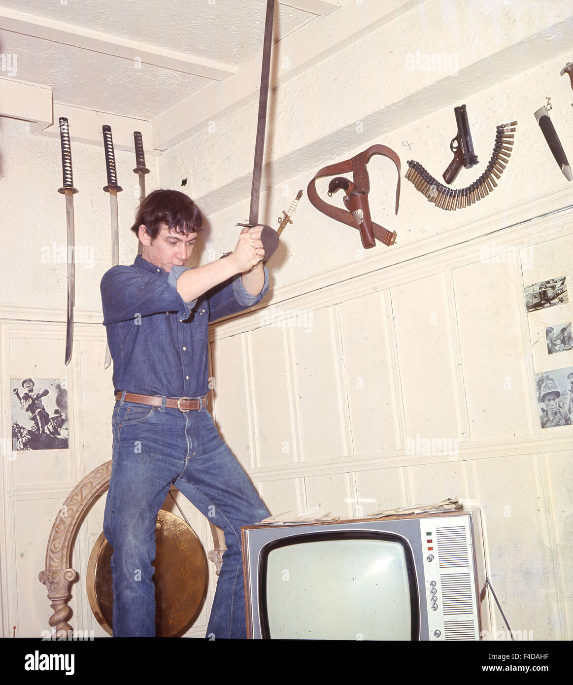 THE ANIMALS UK pop group lead singer Eric Burdon at his London home in ...