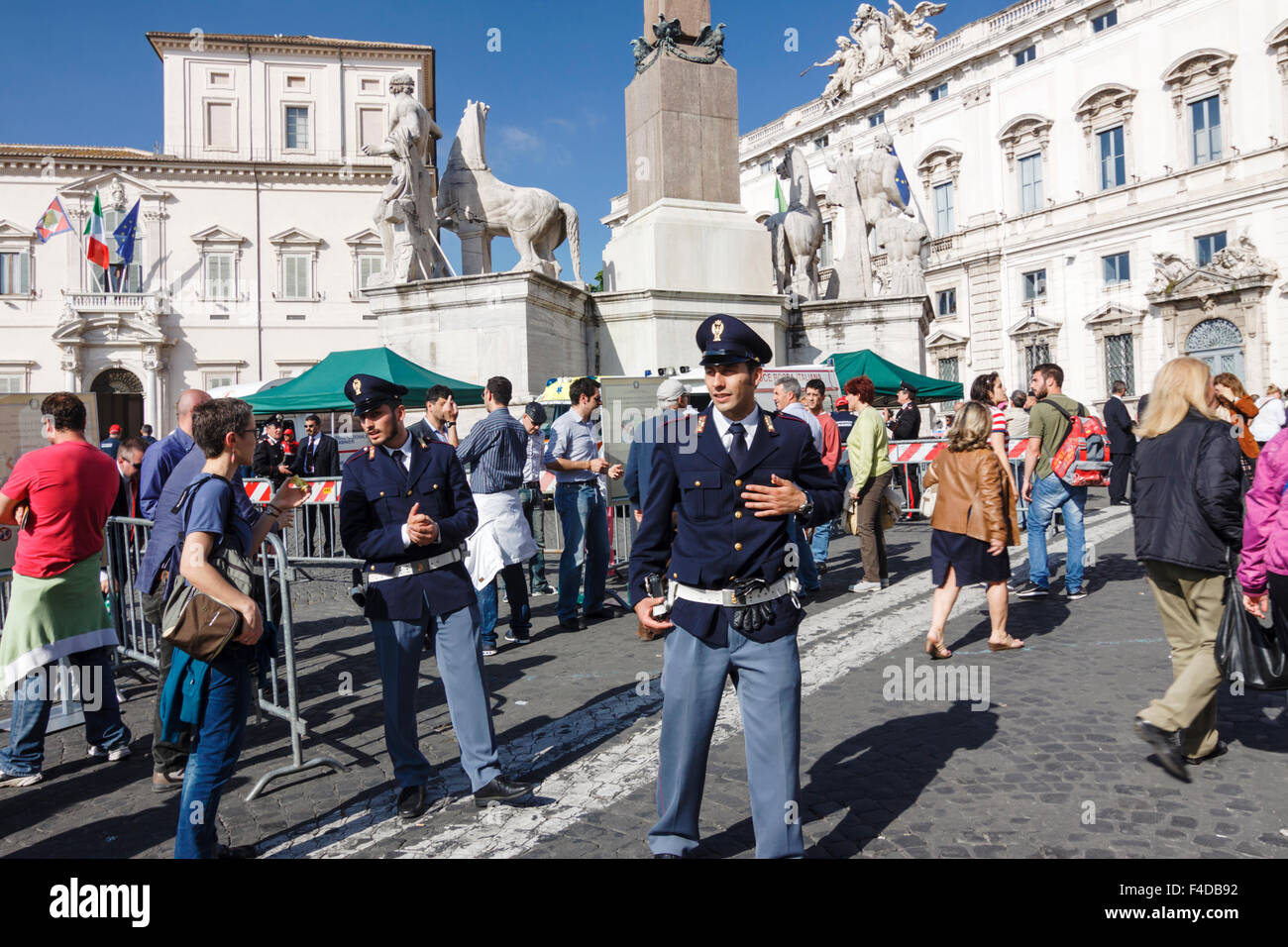 Italian police uniform hi-res stock photography and images - Alamy