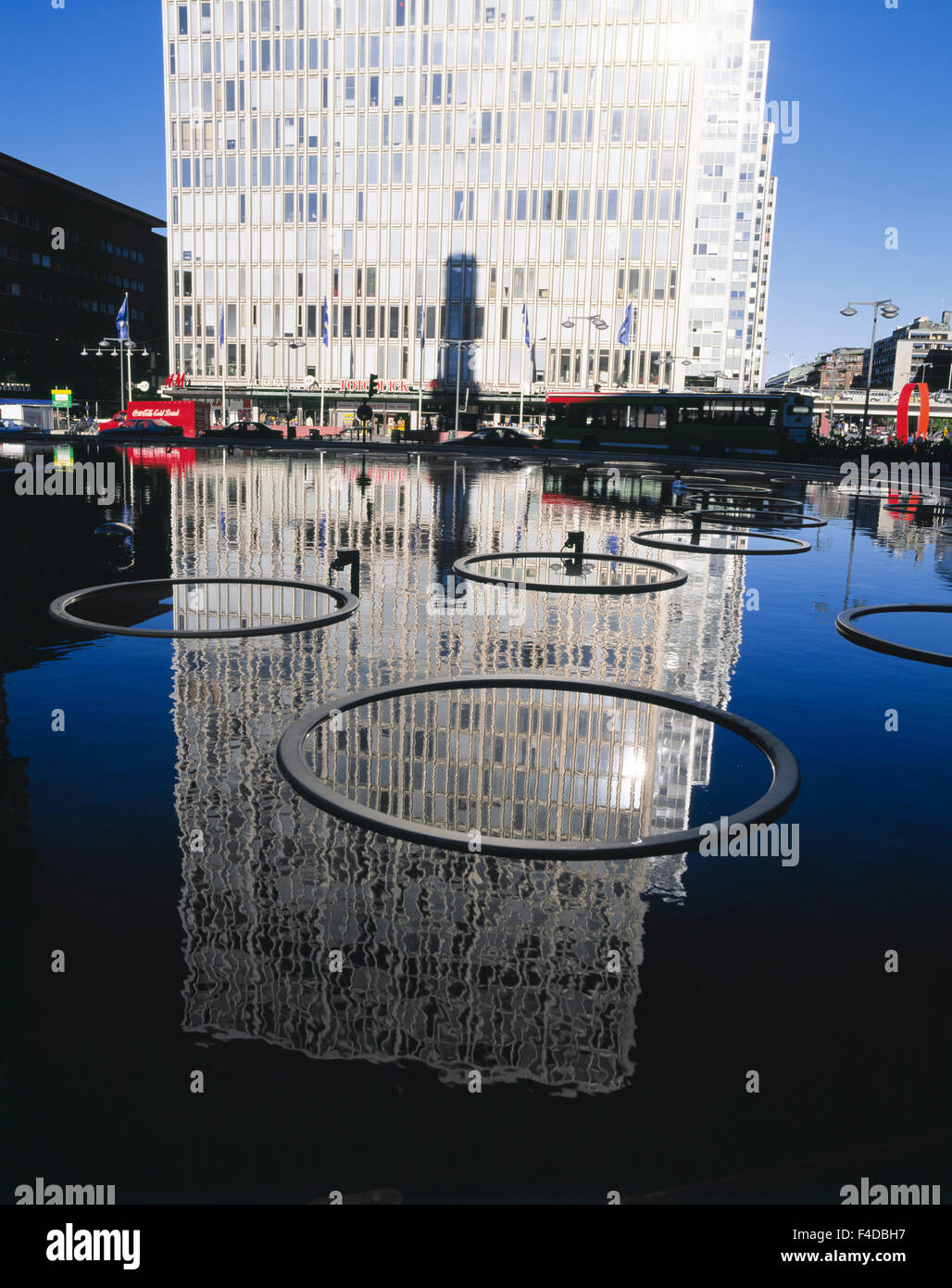 Reflection of building in water Stock Photo - Alamy