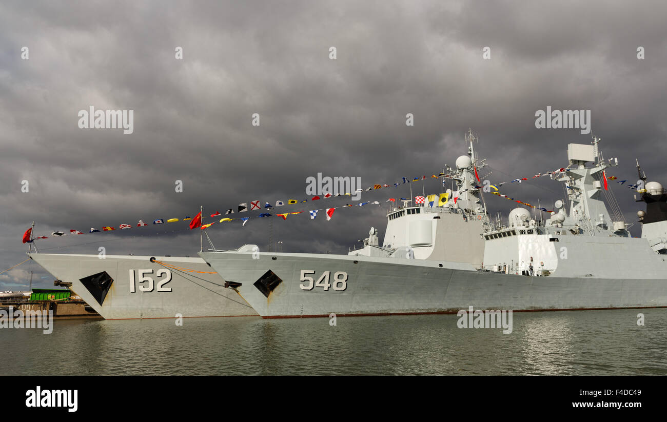 Frigate FFG Yiyang and destroyer DDG Jinan moored in Helsinki on the ...