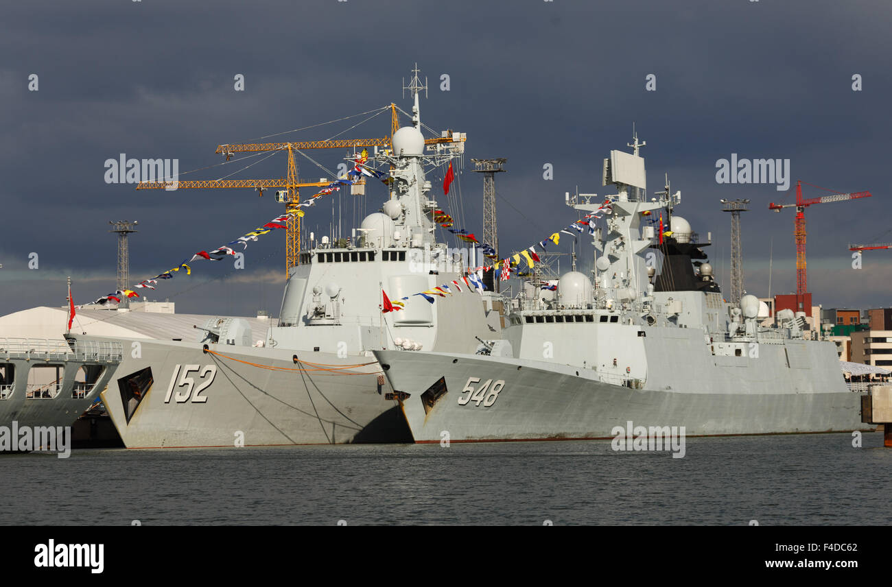 Frigate FFG Yiyang and destroyer DDG Jinan moored in Helsinki on the ...