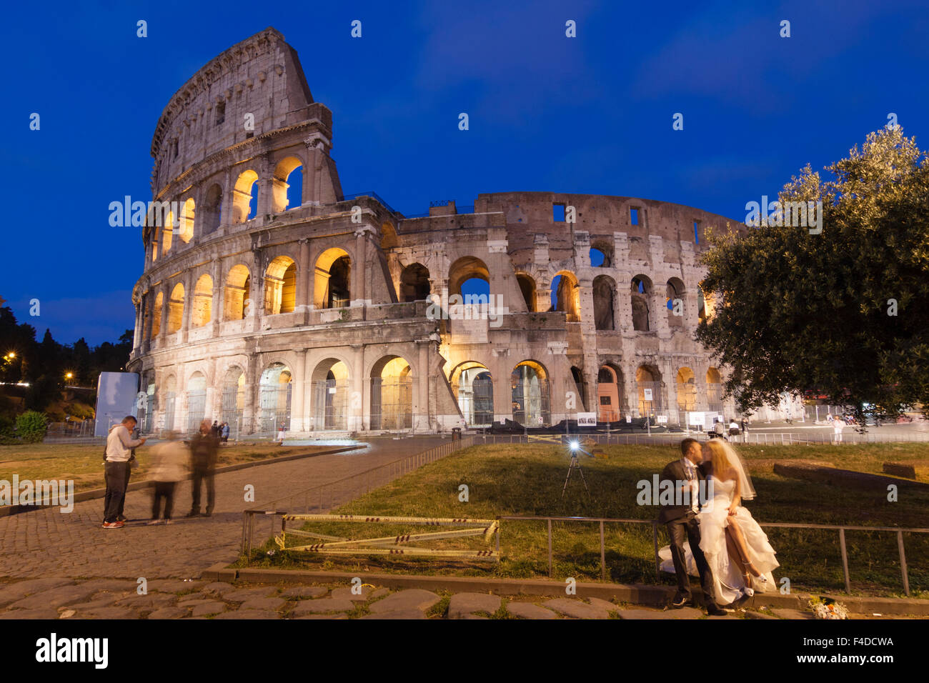 Bride and groom posing next to the Coliseum at dusk. Rome, Italy Stock ...