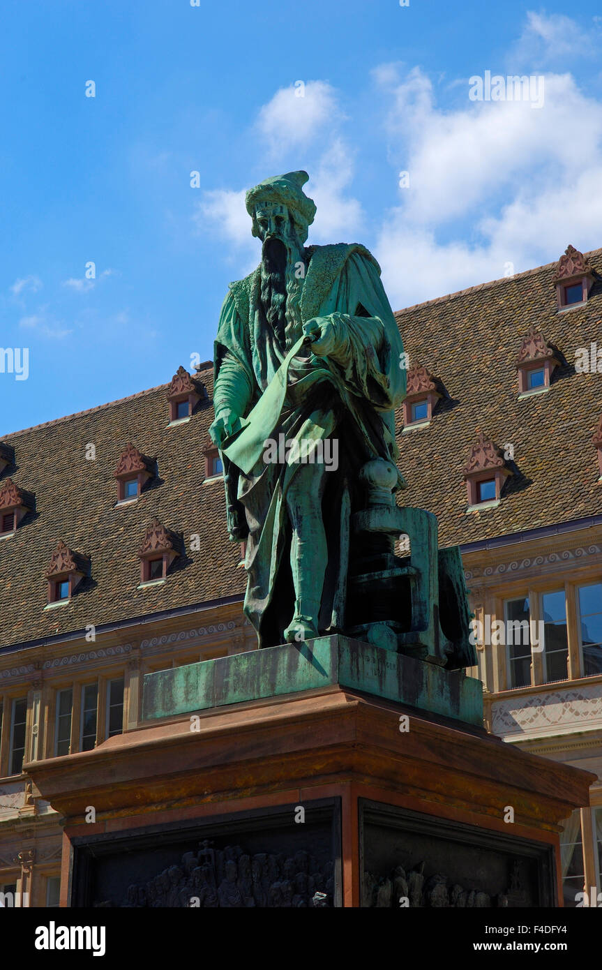 Sculpture of johannes gutenberg hi-res stock photography and images - Alamy