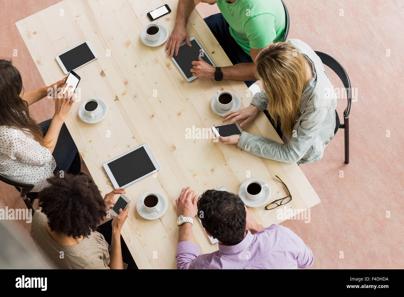 Overhead working together hi-res stock photography and images - Alamy