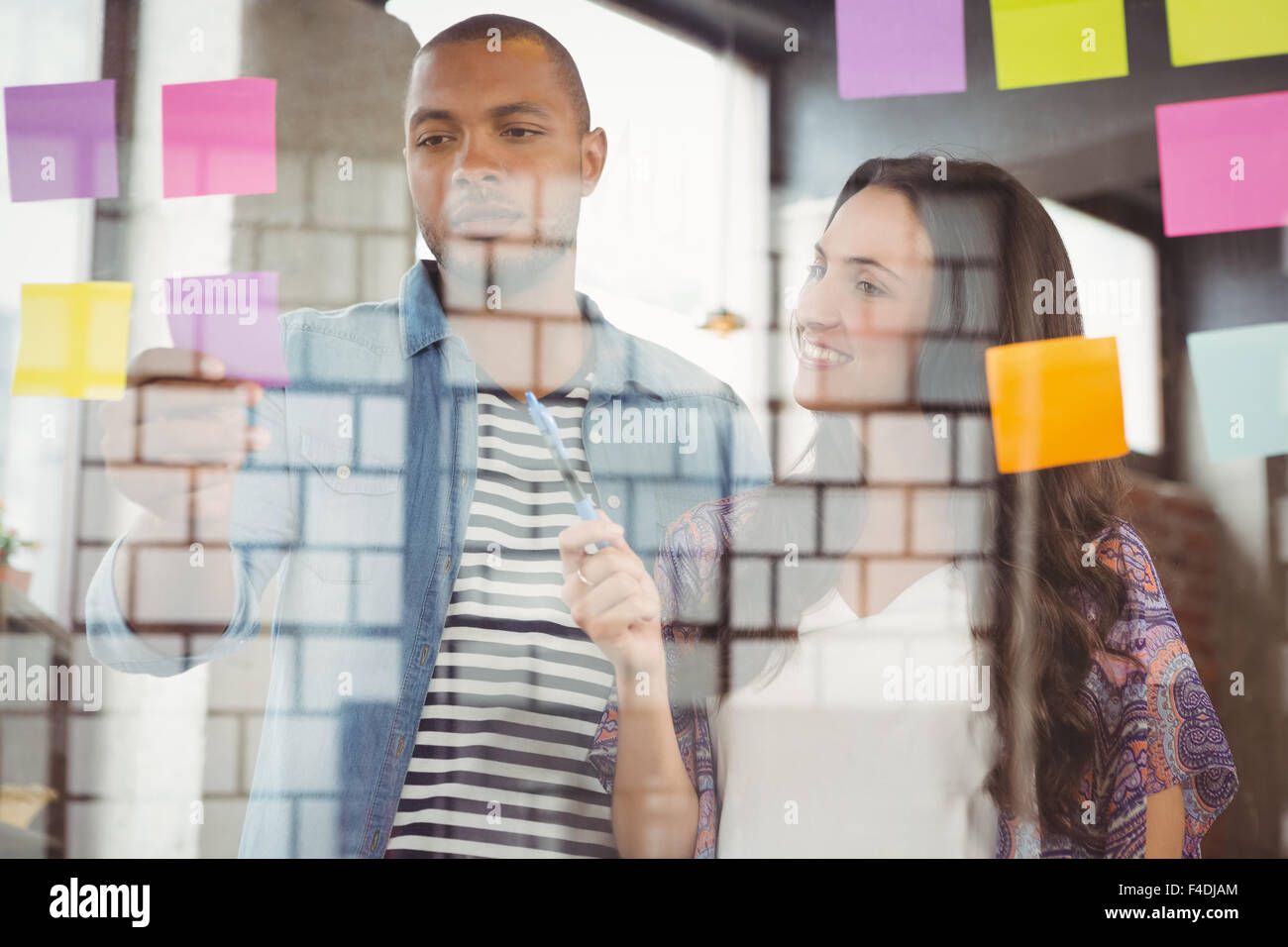 Young woman sticky note hi-res stock photography and images - Alamy