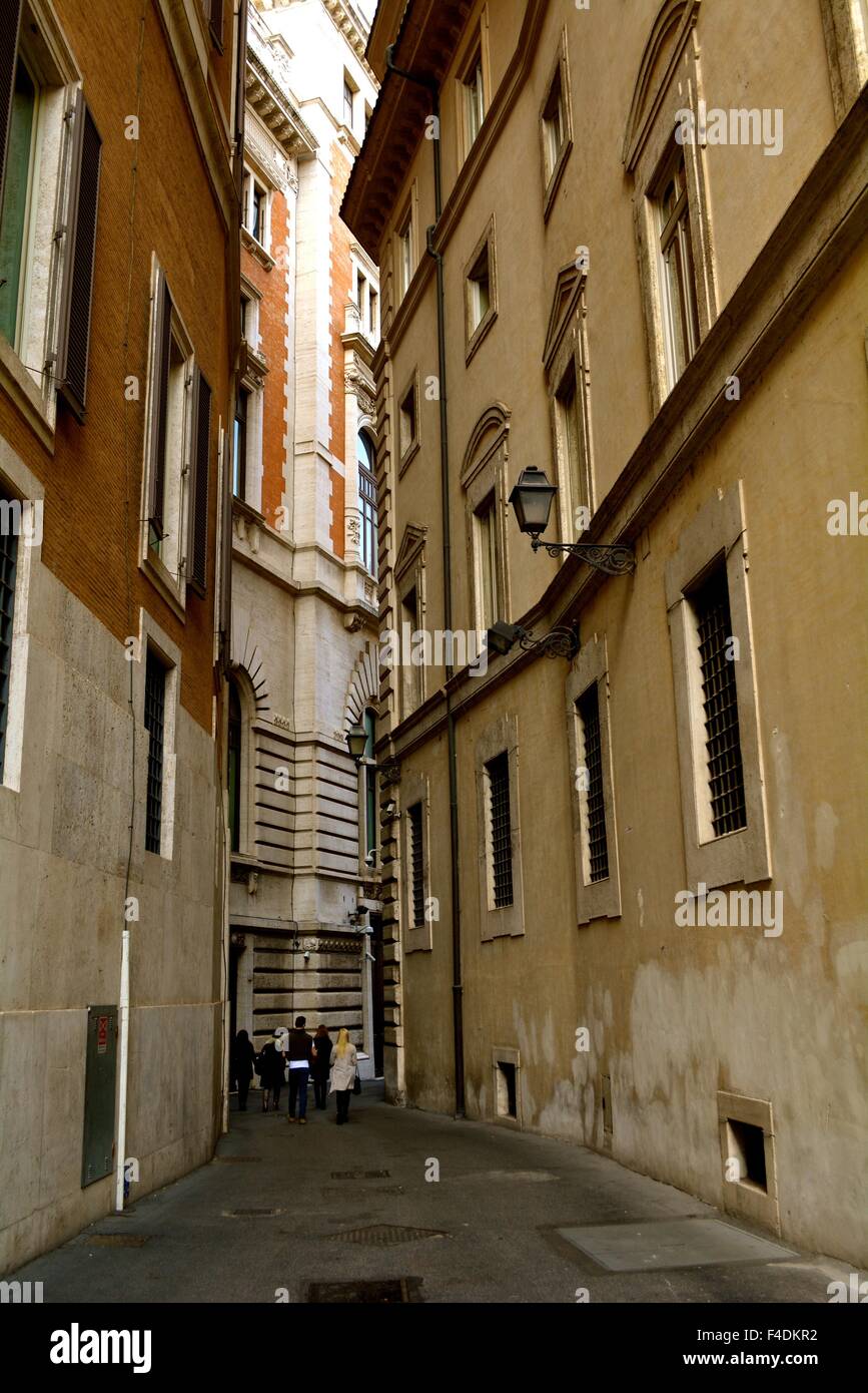 Narrow back street of Rome Italy Stock Photo - Alamy