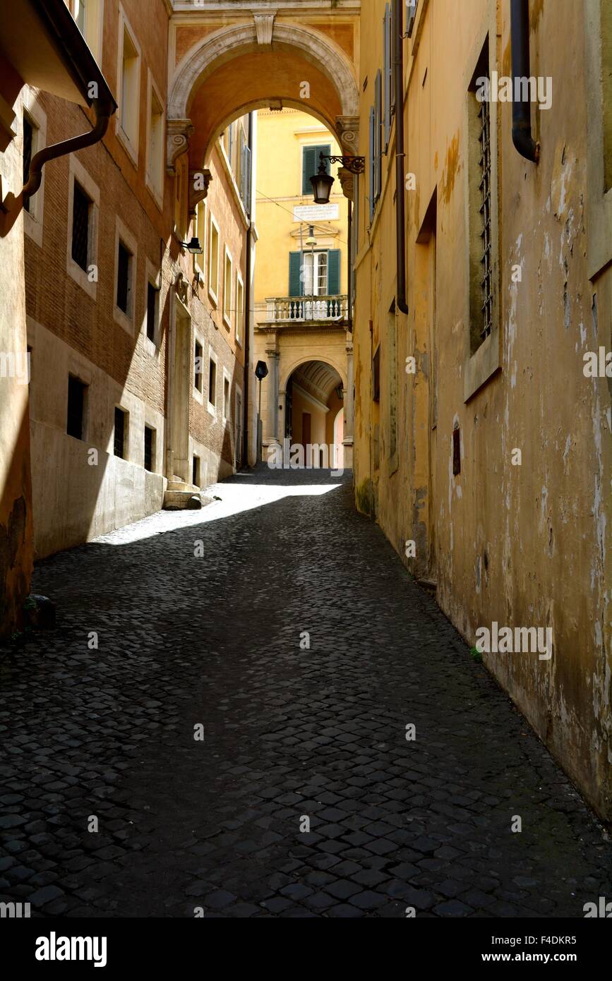 Narrow back street of Rome Italy Stock Photo - Alamy