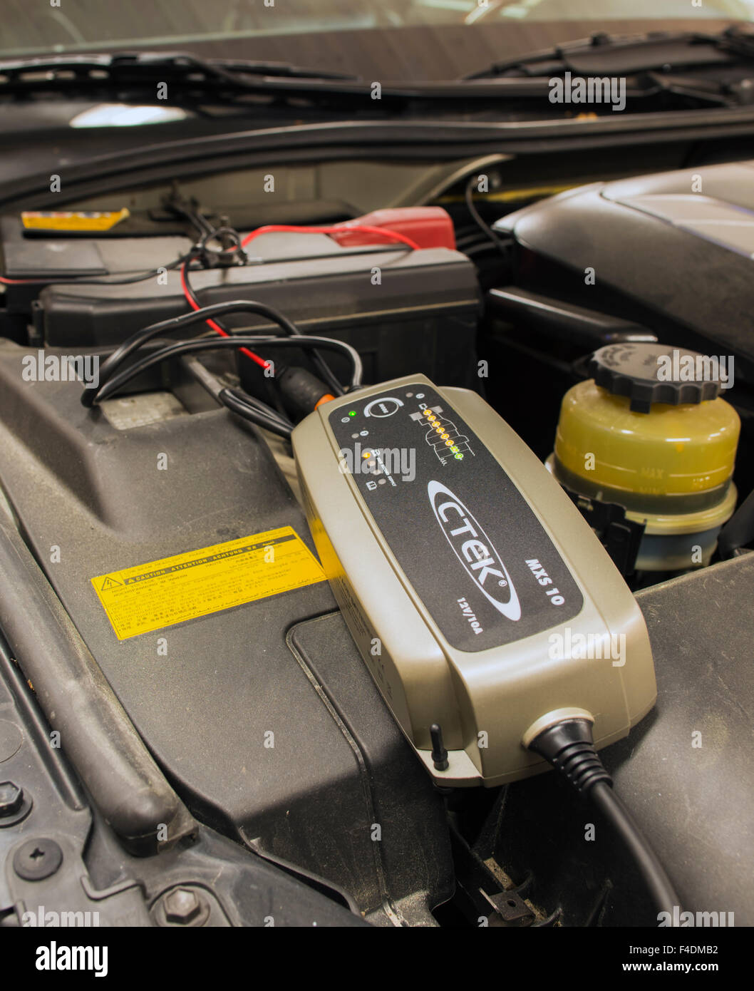 Charger charging car battery hi-res stock photography and images - Alamy
