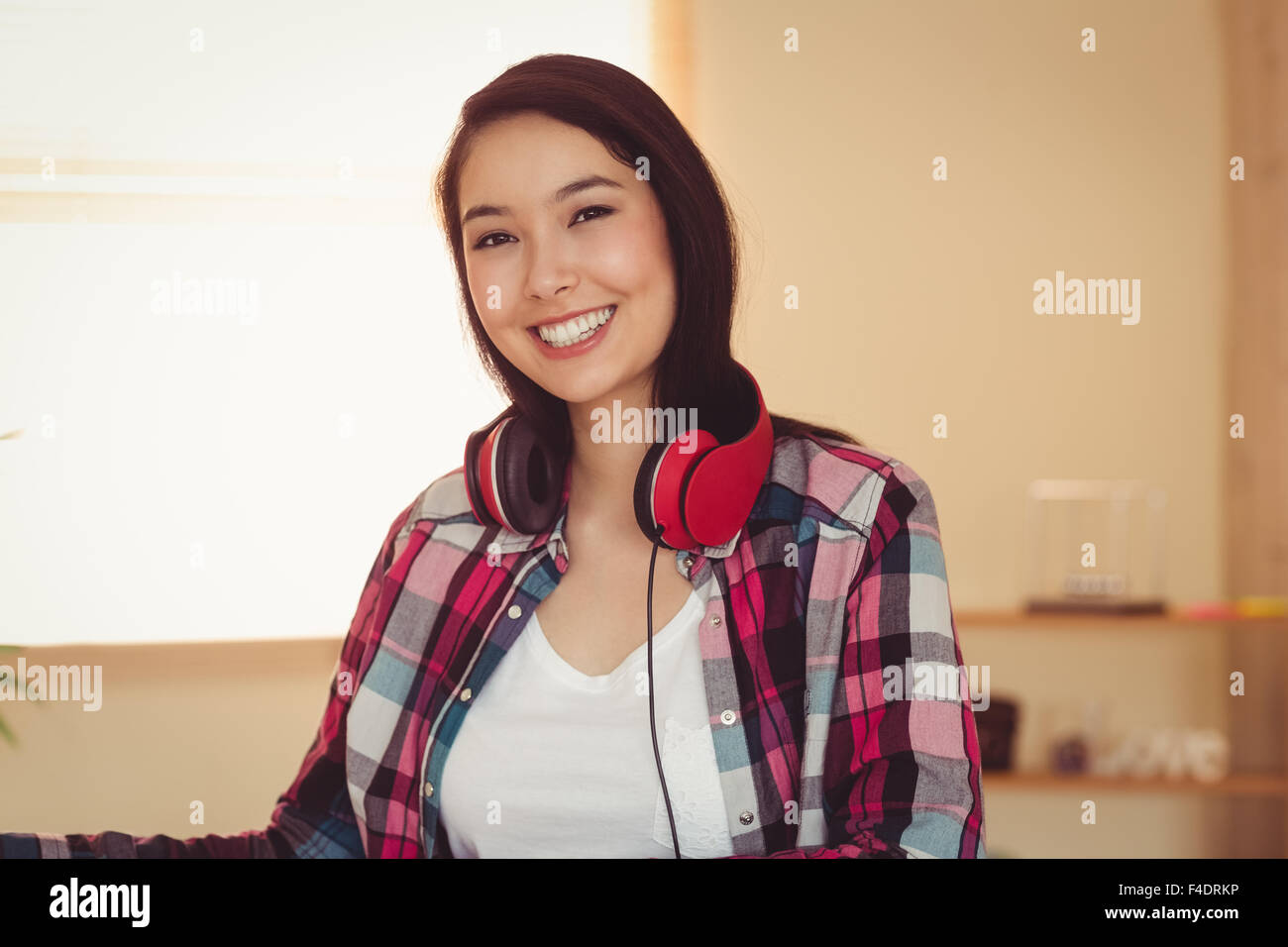 Young woman professional camera hi-res stock photography and images - Alamy