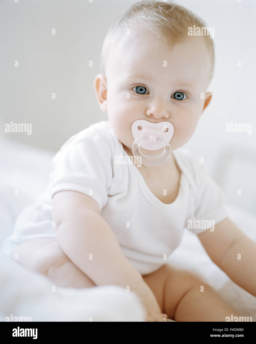High key baby picture hi-res stock photography and images - Alamy
