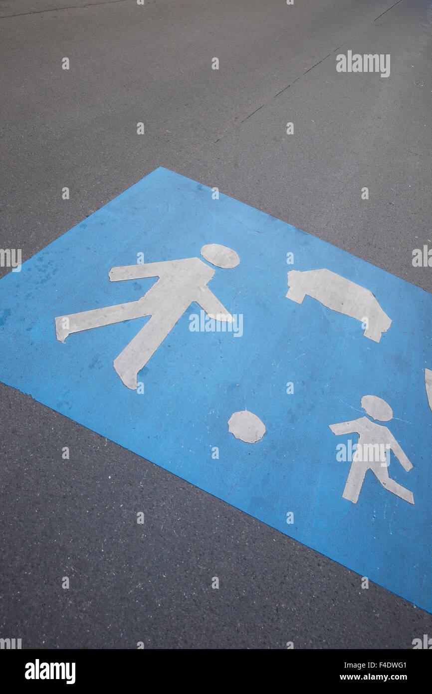 Family Road Safety Sign on Street, Vienna Stock Photo - Alamy