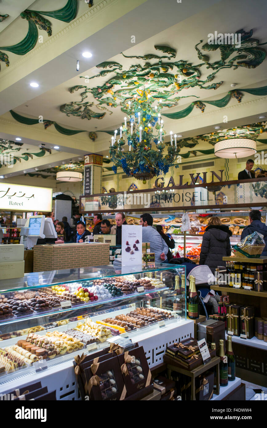 England, London, Knightsbridge, Harrod's Department Store, food court ...
