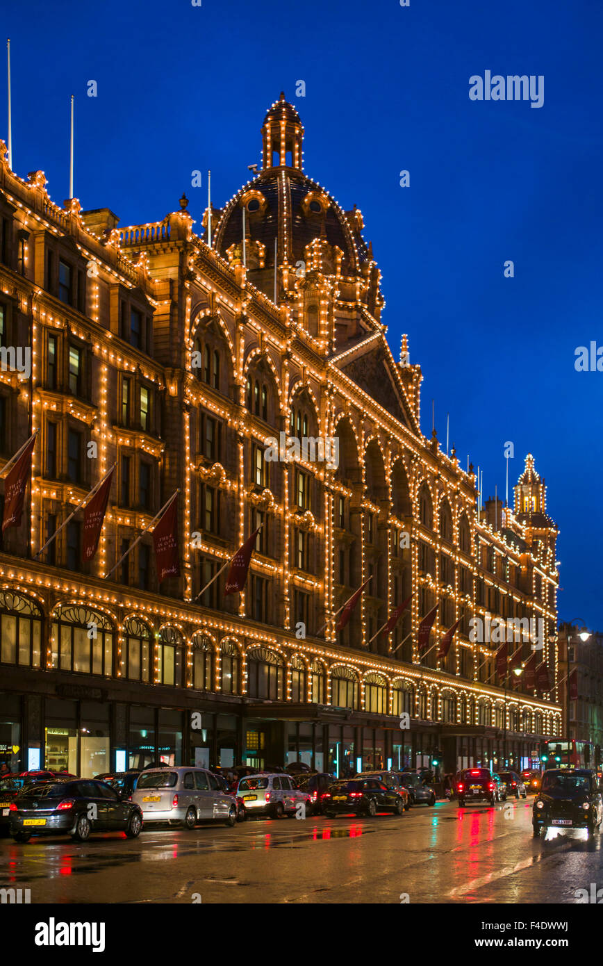 England, London, Knightsbridge, Harrod's Department Store, exterior ...