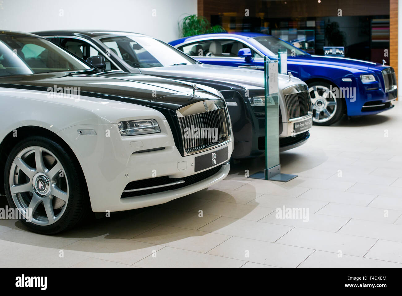 England, London, Mayfair, Rolls Royce car showroom Stock Photo - Alamy