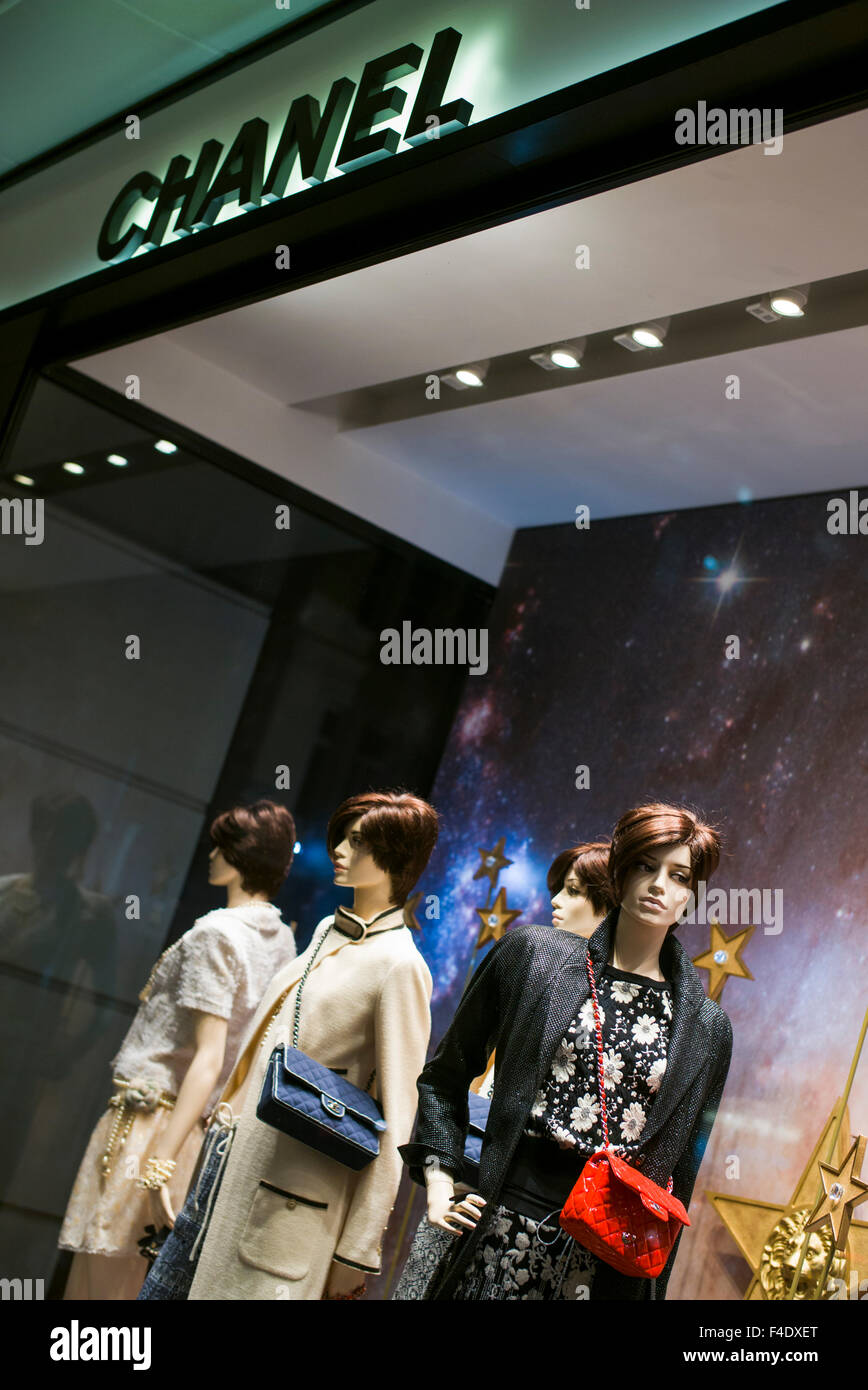 England, London, Mayfair, Chanel boutique window Stock Photo - Alamy