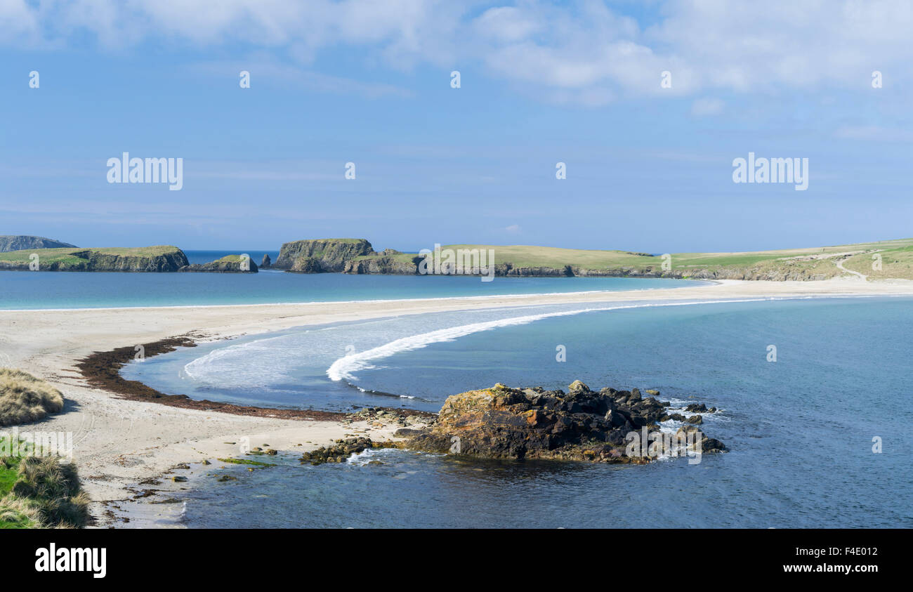 Tombolo connecting St Ninian's Isle with Shetland mainland, Scotland ...
