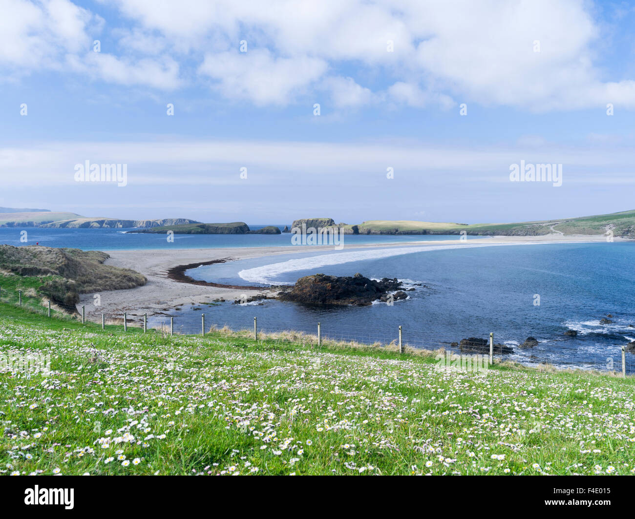 Tombolo connecting St Ninian's Isle with Shetland mainland, Scotland ...