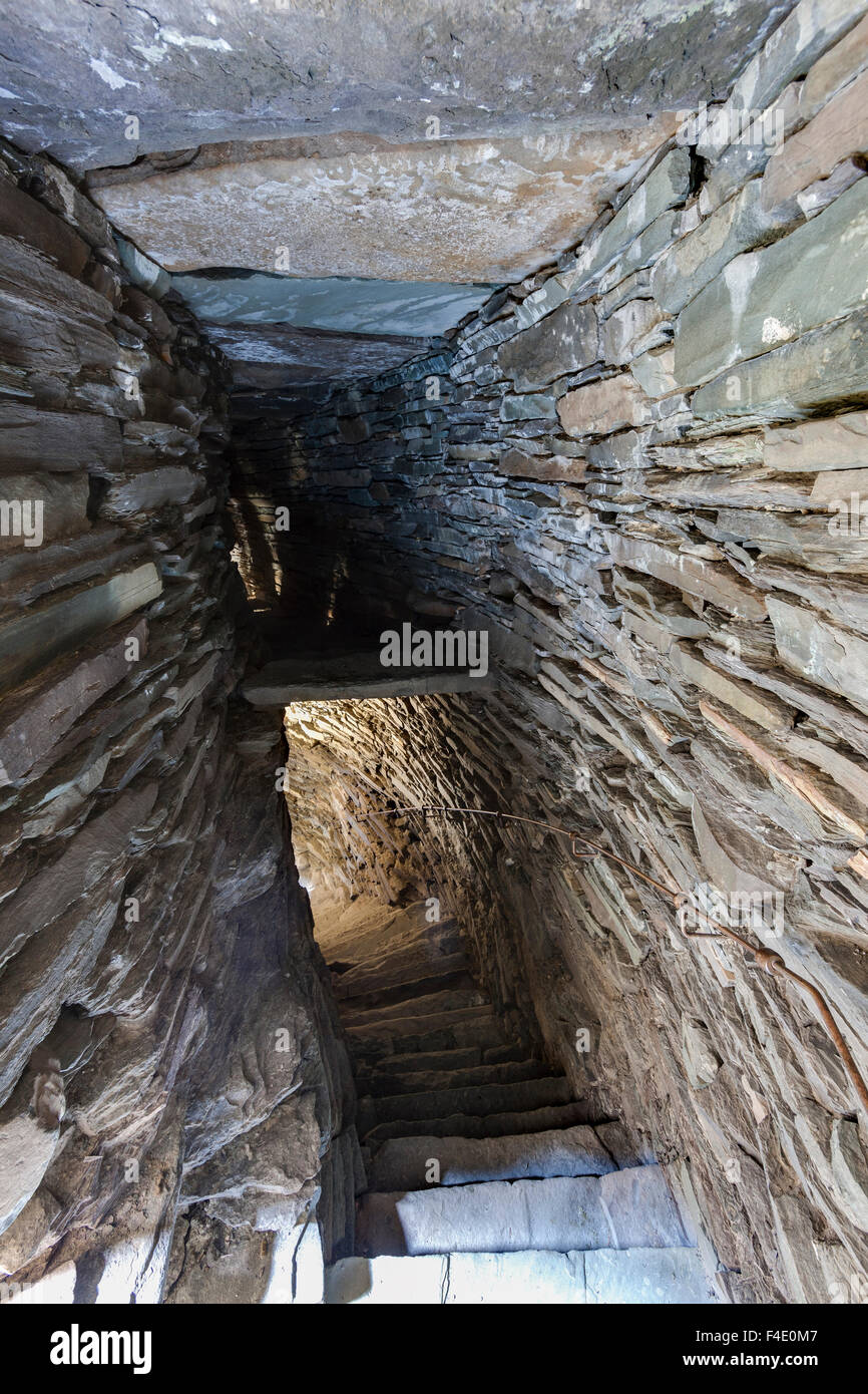 Mousa broch interior hi-res stock photography and images - Alamy