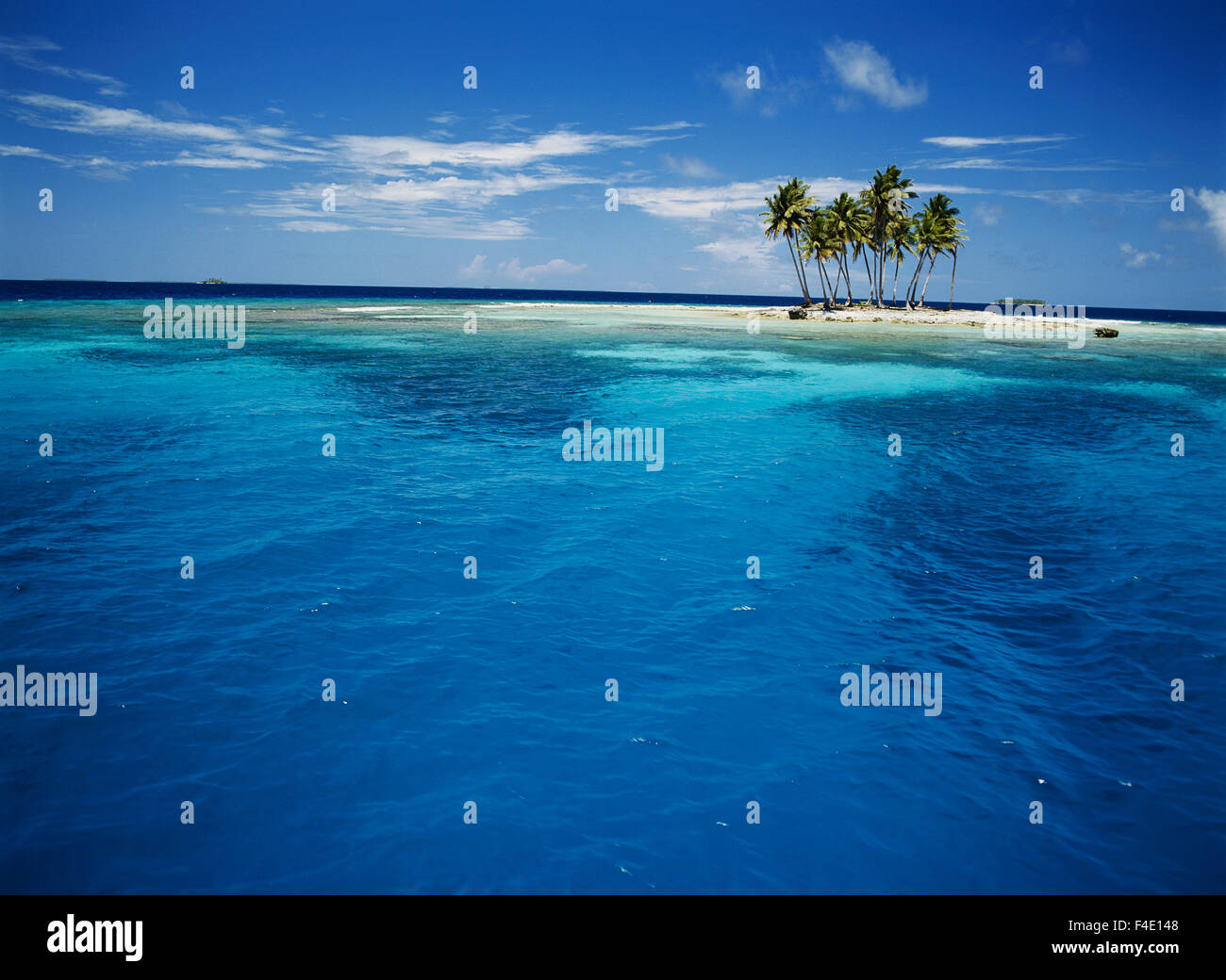 Micronesia, Tonowas, View of idyllic tropical Dublon Island (Large ...