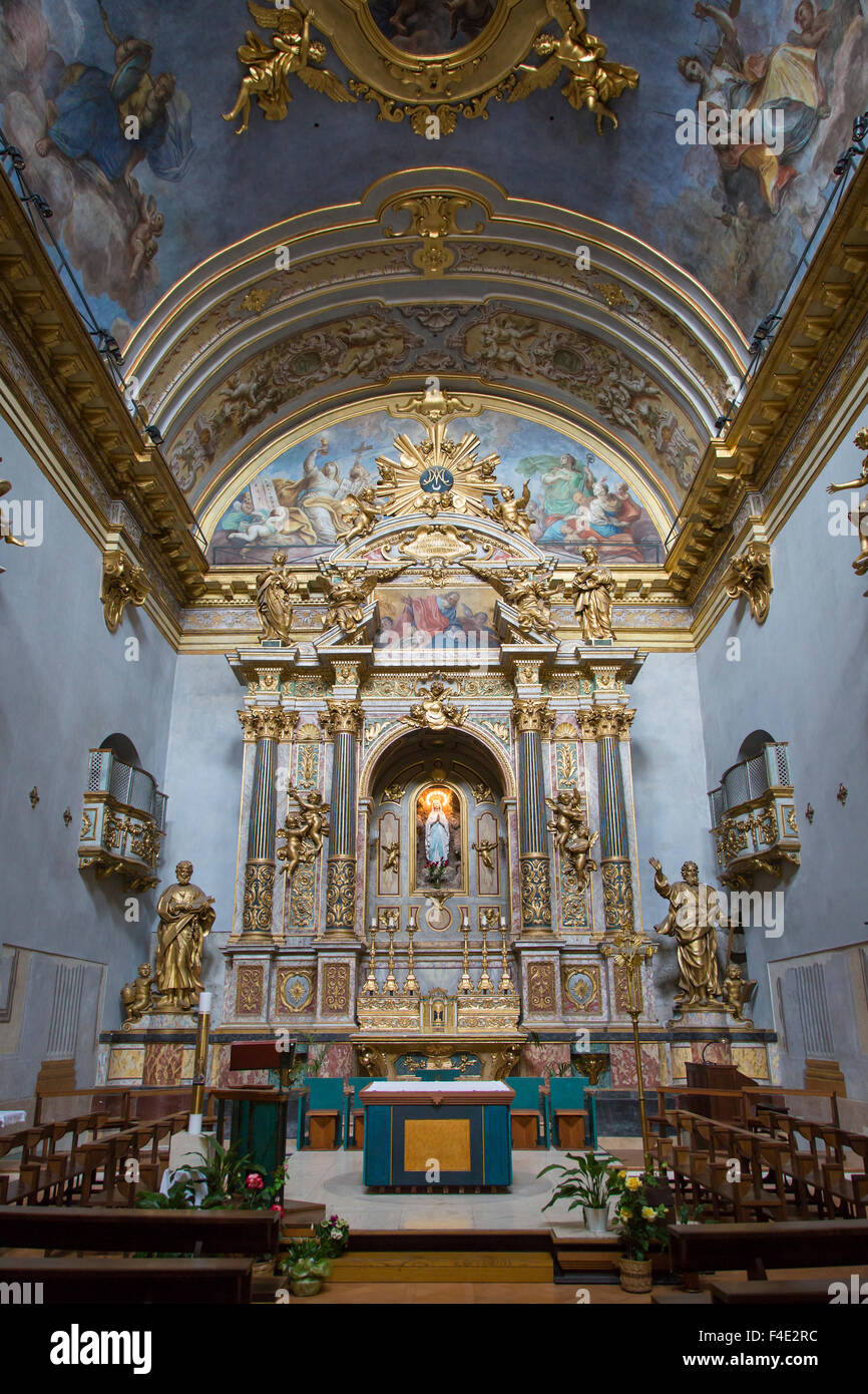 Italian church interior hi-res stock photography and images - Alamy